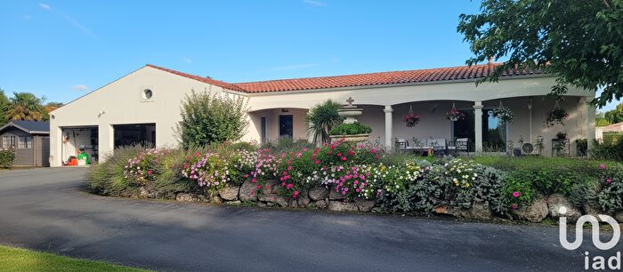 Maison à vendre - Saint-Jean-dAngély - 8 pièces - 5 chambres