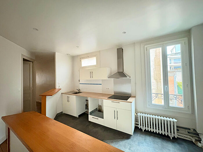 Appartement à louer - Reims, Centre-ville - 3 pièces - 2 chambres