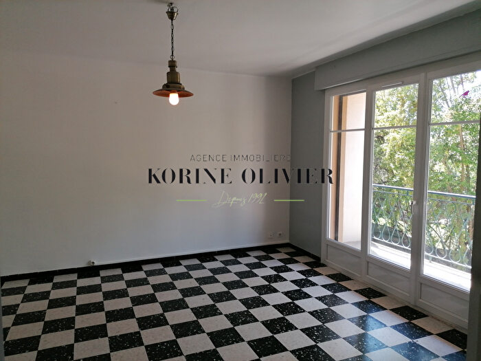 Appartement à louer - Peyrolles-en-Provence - 3 pièces - 1 chambre