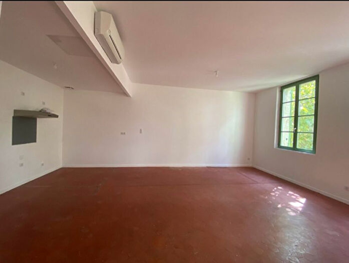 Appartement à louer - Beaucaire, Centre-ville - 3 pièces - 2 chambres