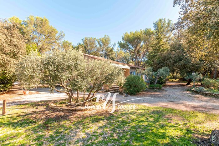 Maison à vendre - Grans - 15 pièces - 12 chambres