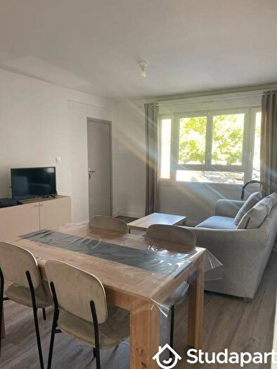 Appartement à louer - Le Burck, Mérignac - 1 pièce - 3 chambres