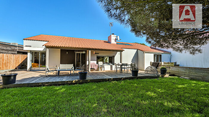 Maison à vendre - Saint-Gilles-Croix-de-Vie - 4 pièces - 3 chambres