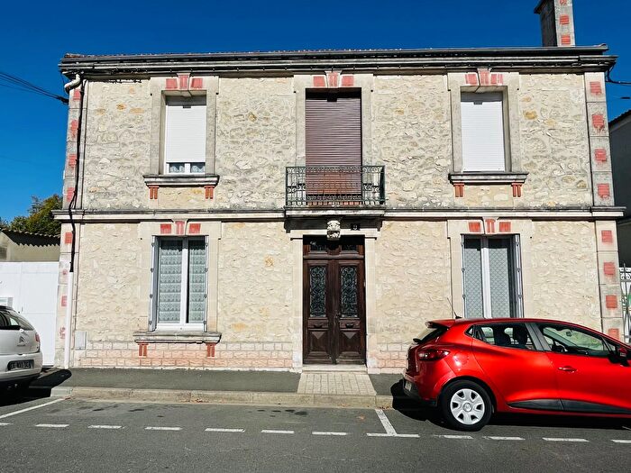 Maison à vendre - Barbezieux-Saint-Hilaire - 7 pièces - 4 chambres