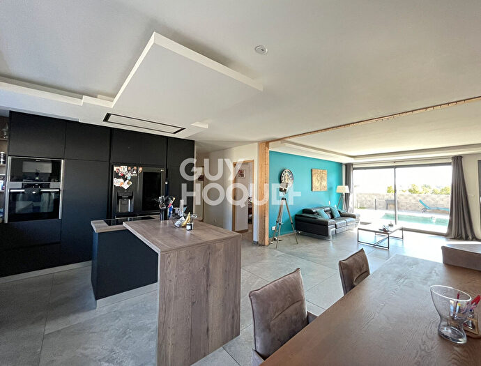 Maison à vendre - Bourges, Aéroport, Vauvert, Pierrelay, Pissevieille - 5 pièces - 4 chambres