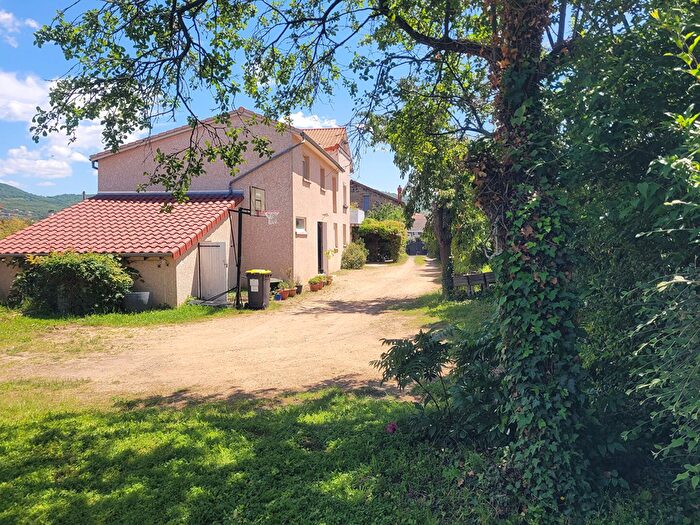 Maison à vendre - Les Martres-de-Veyre - 7 pièces - 5 chambres