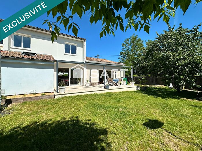 Maison 5 pièces à Saint-Médard-en-Jalles, Centre-ville, à vendre