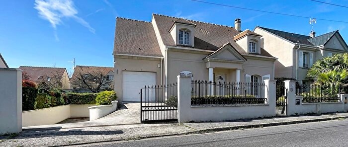 Maison 7 pièces à Beauchamp, à vendre