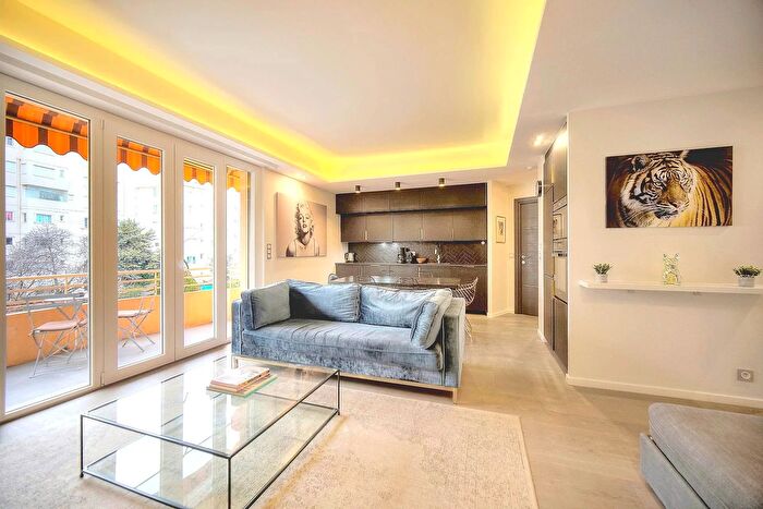 Appartement 3 pièces à vendre à Cannes, Pointe Croisette