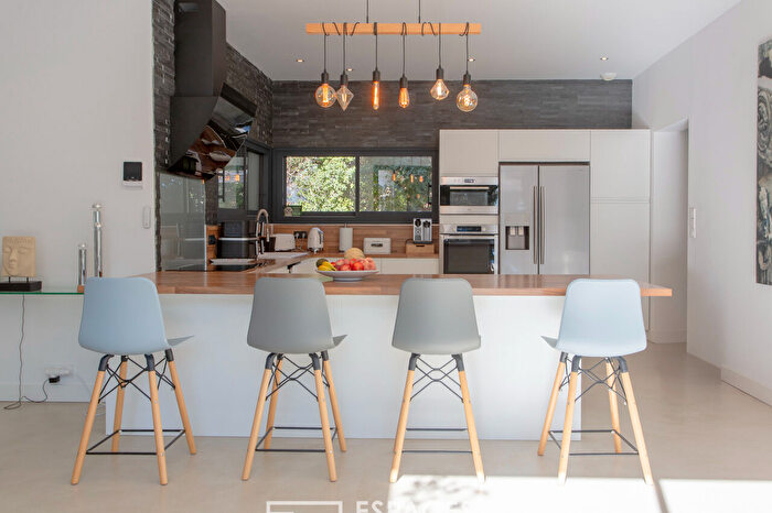 Maison à vendre - Nages-et-Solorgues - 8 pièces - 5 chambres