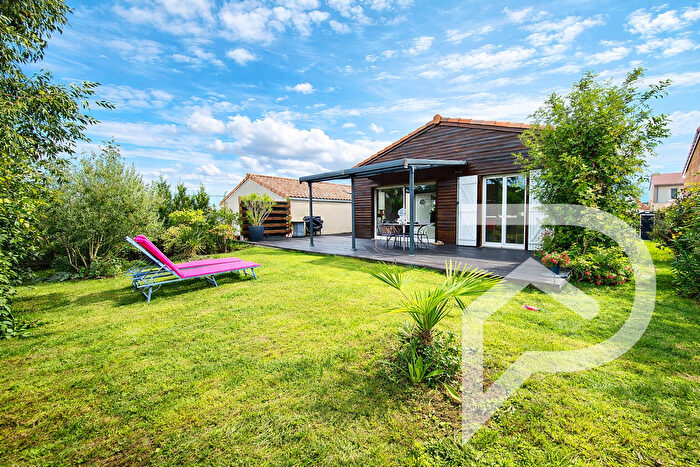 Maison à vendre - LIsle-Jourdain - 4 pièces - 3 chambres