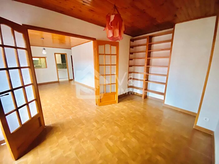 Maisons à vendre et appartements à louer - 1