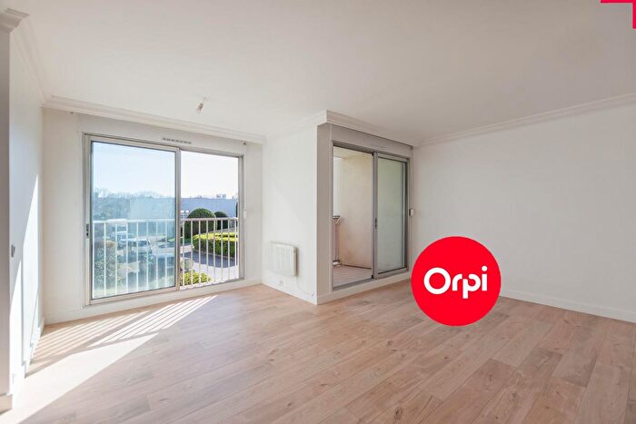 Appartement à vendre - Saint-Priest, Revaison - 5 pièces - 4 chambres
