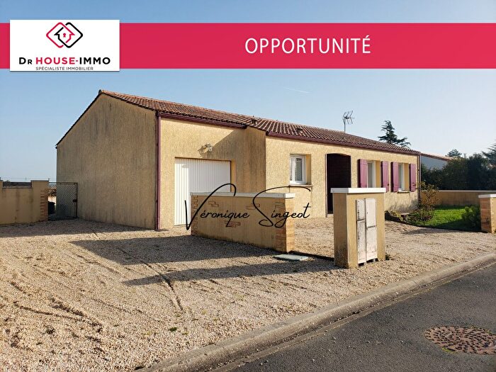 Maison à vendre - Saint-Jean-de-Beugné - 5 pièces - 3 chambres