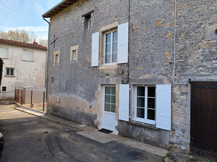 Maison à louer - Lizant - 3 pièces - 2 chambres