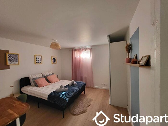 Appartement à louer - Stade, Bernay - 1 pièce - 3 chambres