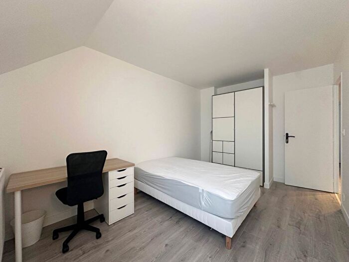 Appartement à louer - Aqueduc Nord, Plaisir - 1 pièce - 7 chambres