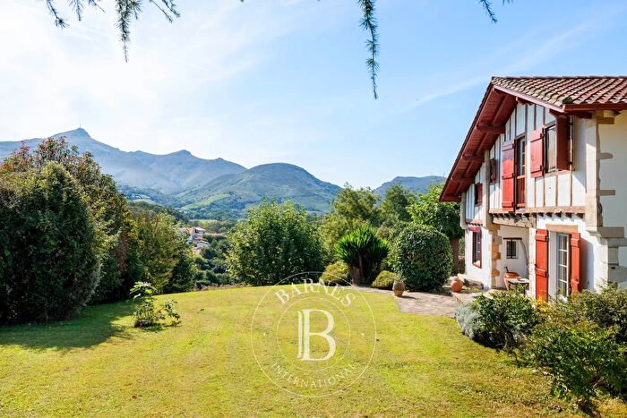 Maison à vendre - Urrugne - 6 pièces - 9 chambres