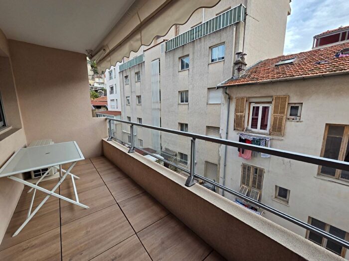 Appartement à louer - Saint Roch, Nice - 2 pièces - 1 chambre