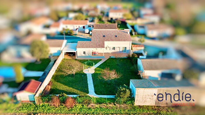 Maison à vendre - Surgères - 7 pièces - 6 chambres