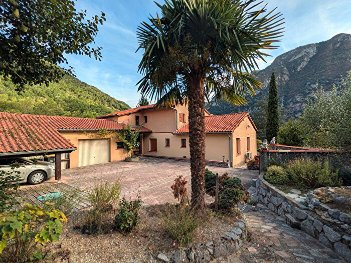 Maison 8 pièces à Ornolac-Ussat-les-Bains, à vendre