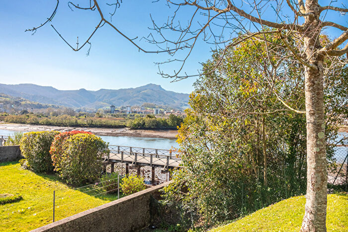 Appartement à vendre - Hendaye, Gare, Joncaux - 2 pièces - 1 chambre