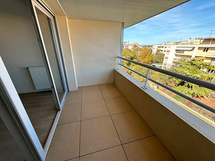 Maisons à vendre et appartements à louer - 1