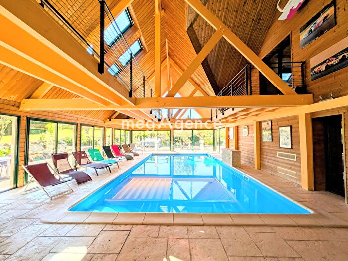 Maison à vendre - La Chartre-sur-le-Loir - 11 pièces - 7 chambres