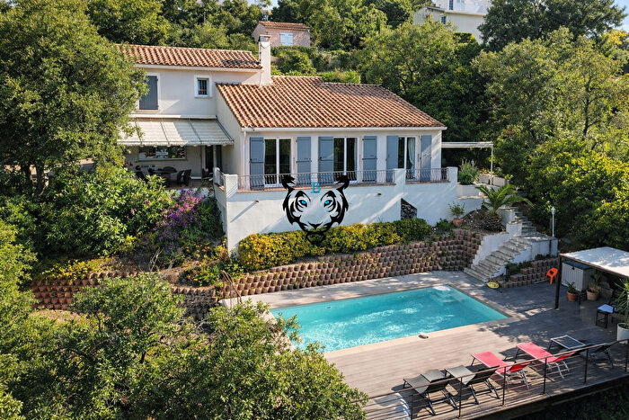 Maison 5 pièces à Roquebrune-sur-Argens, Les Terrasses, à vendre