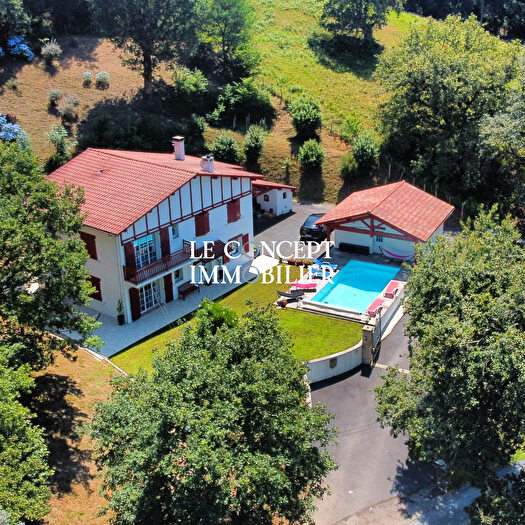 Maison à vendre - Ustaritz - 6 pièces - 4 chambres