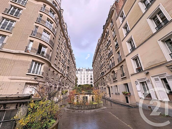 Appartement à vendre - Paris e , Montmartre, Sacré Coeur, Abbesses - 2 pièces - 1 chambre