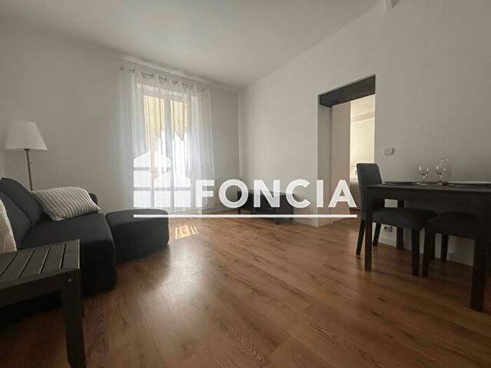 Appartement à louer - Saint Louis, Saint-Germain-en-Laye - 2 pièces - 1 chambre