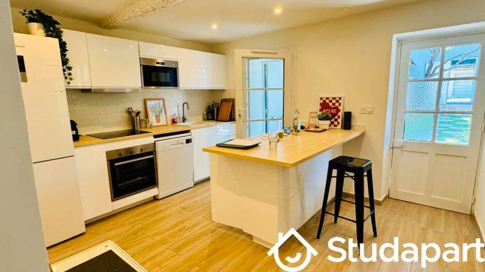 Centre Ville-Peyron, La Seyne-sur-Mer : Appartement 1 pièce à louer