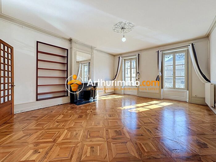 Bourgoin-Jallieu, Centre-ville, Pont Saint-Michel : Appartement 3 pièces à louer