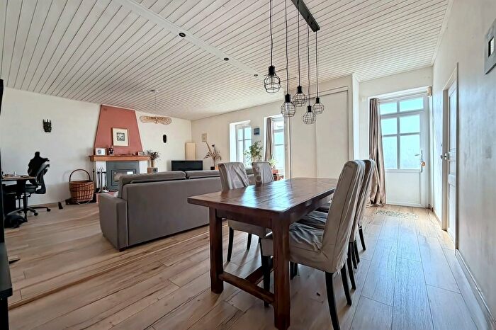Maison 5 pièces à Saint-Révérend, à vendre