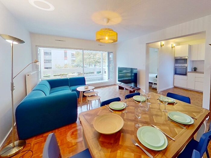 Appartement à louer - Montessuy, Caluire-et-Cuire - 6 pièces - 3 chambres