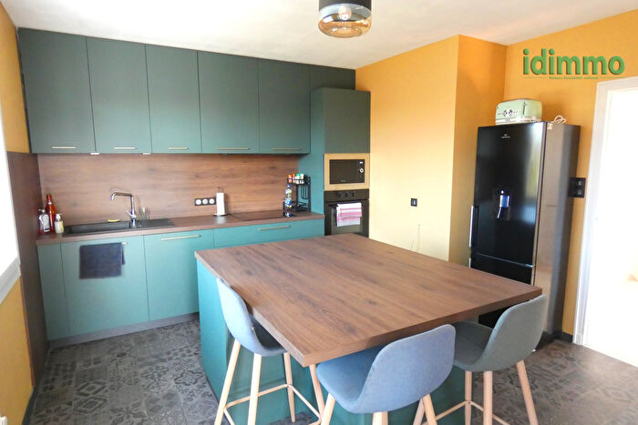 Maison à vendre - Arpajon-sur-Cère - 5 pièces - 4 chambres