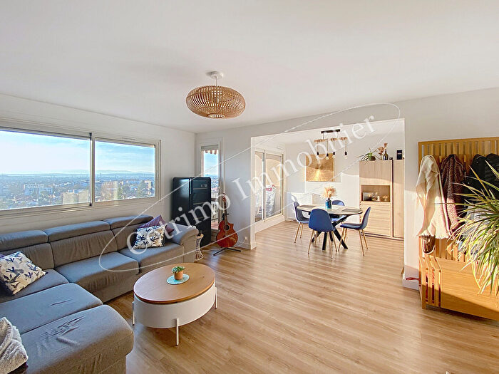 Appartement à vendre - Saint-Priest, Village - 3 pièces - 2 chambres