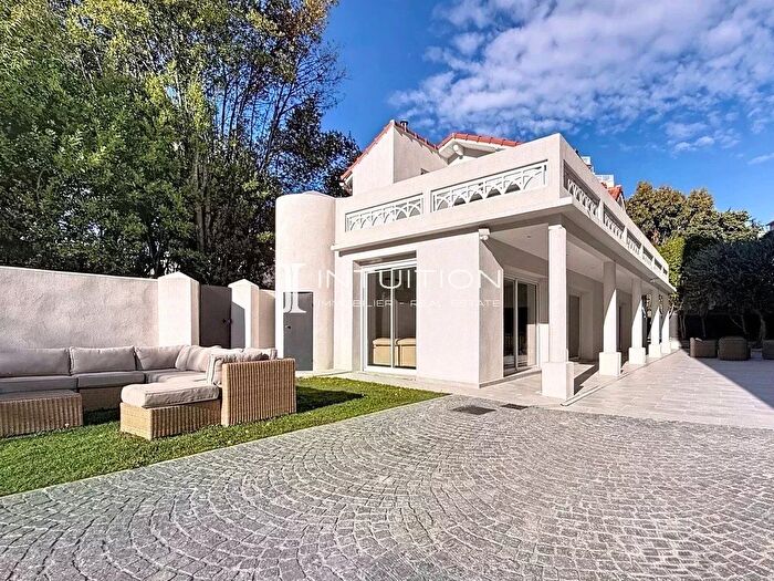Maison 7 pièces à vendre à Cannes, Pointe Croisette