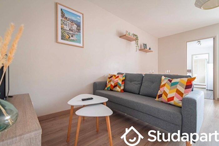 Appartement à louer - Laon Zola-Neufchâtel-Orgeval, Reims - 3 pièces - 2 chambres