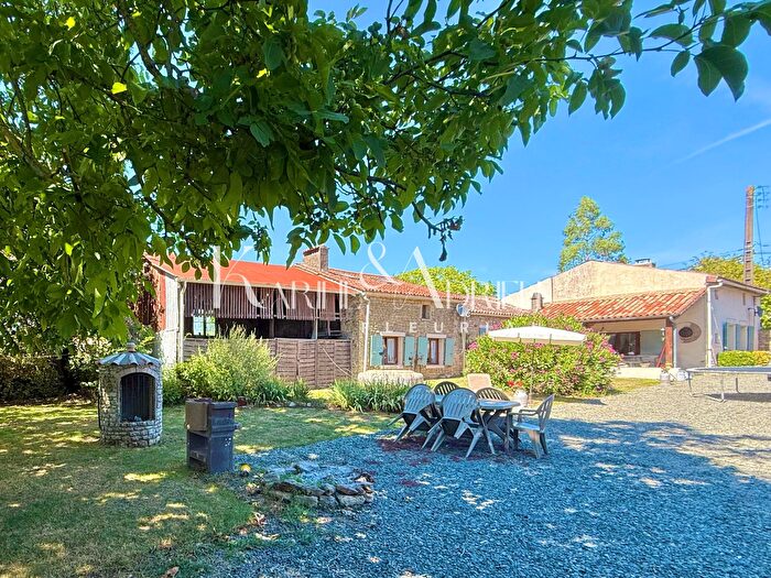 Maison à vendre - Saint-Hilaire-des-Loges - 11 pièces - 7 chambres