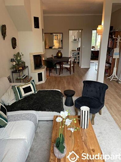 Appartement à louer - Centre Ville, Saint-Fons - 1 pièce - 5 chambres