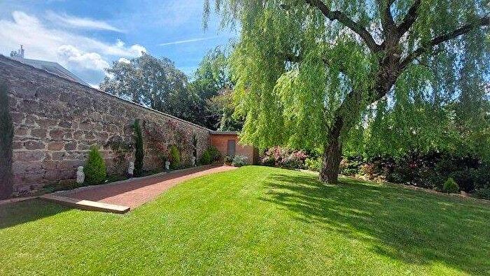 Charbonnières-les-Bains : Maison 5 pièces à louer