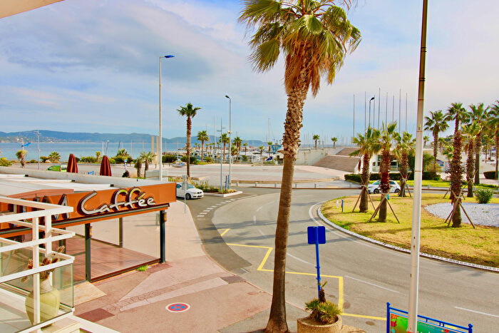 Appartement à vendre - Cavalaire-sur-Mer, Centre-ville - 2 pièces - 1 chambre