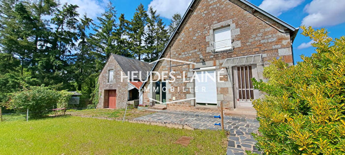 Saint-Georges-de-Reintembault : Maison 3 pièces à vendre