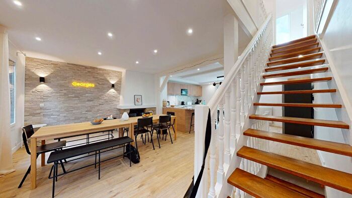 Appartement à louer - Dhuys-Hoche, Bagnolet - 1 pièce - 9 chambres