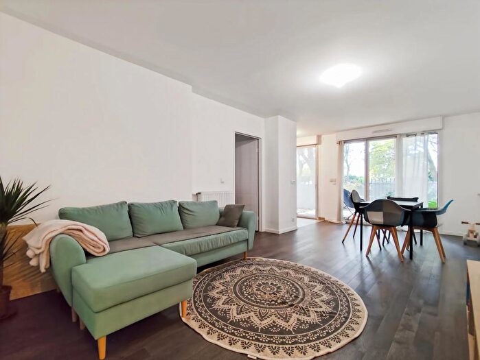 Appartement à vendre - Guyancourt, LEurope - 3 pièces - 2 chambres