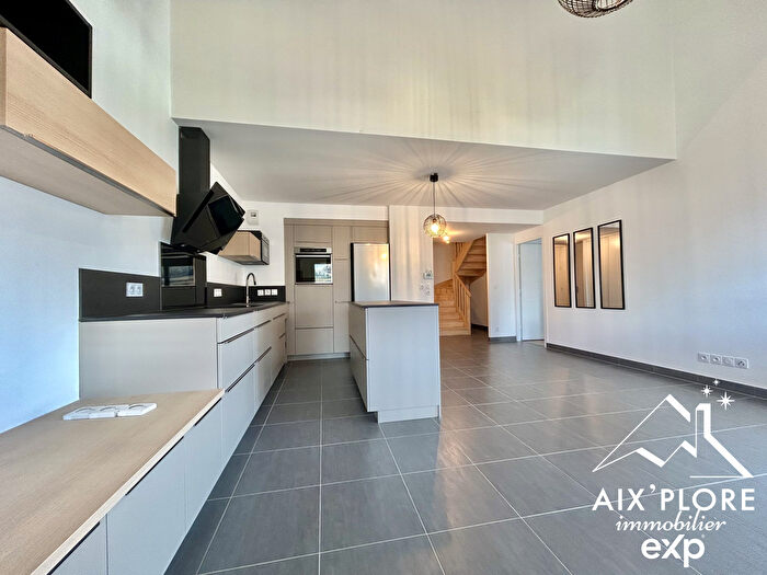 Appartement à vendre - Saint-Jeoire-Prieuré - 4 pièces - 3 chambres