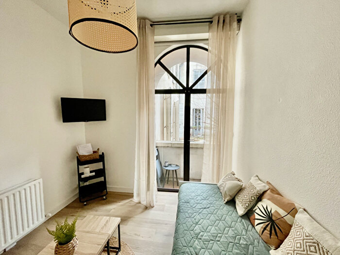 Appartement 1 pièce à Nîmes, Ecusson, Arènes, à louer