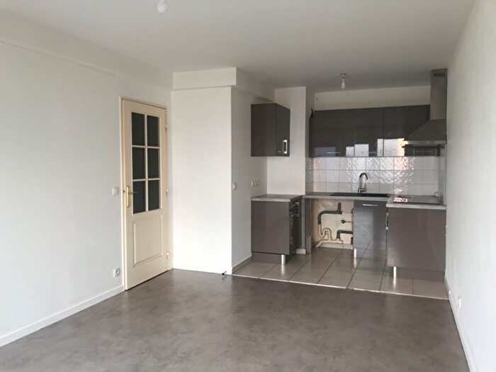 Chelles, Centre-ville, Gare, Abbesses : Appartement 2 pièces à louer